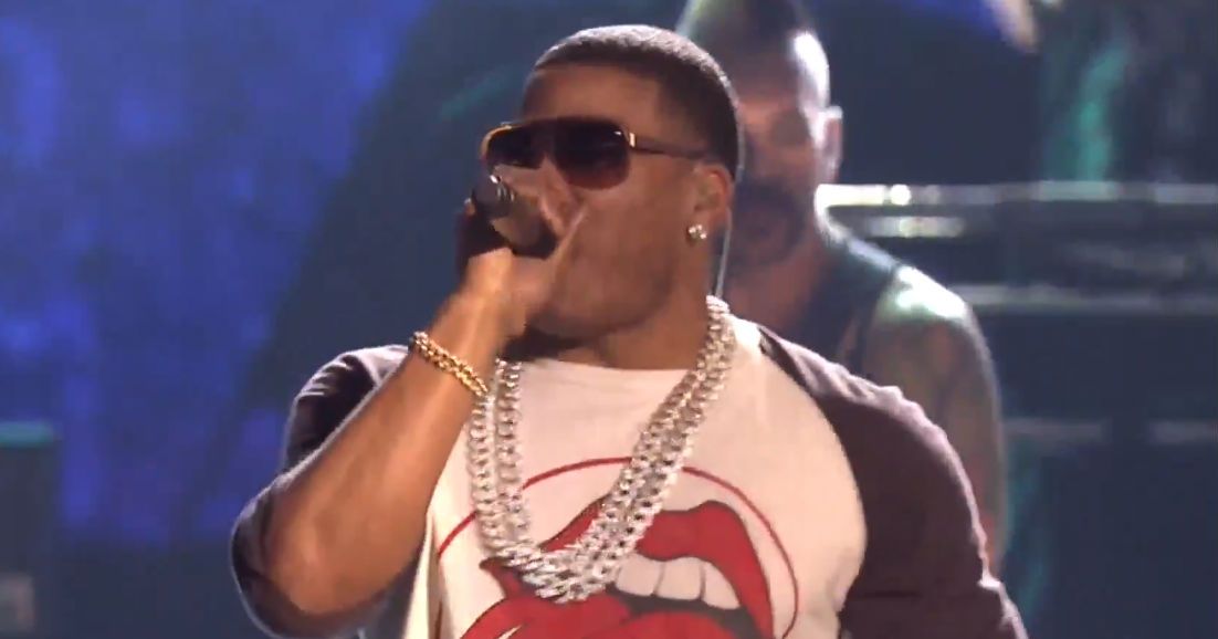 Nelly Drops by the AMAs to Perform ‘Ride Wit Me’