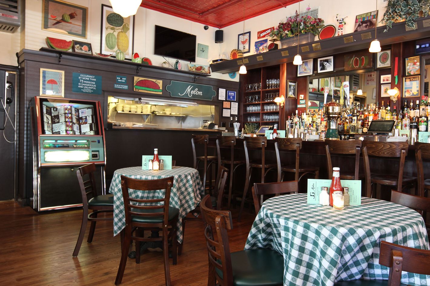 The New J.G. Melon Stays True to the Iconic Original