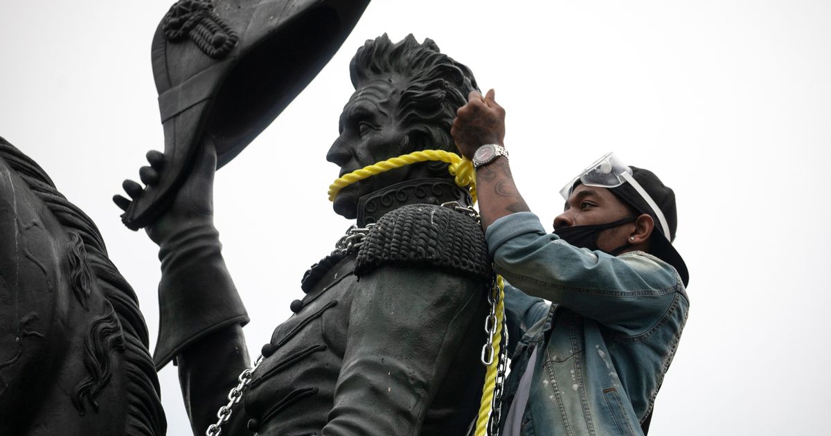 White House Protestors Try to Remove Andrew Jackson Statue