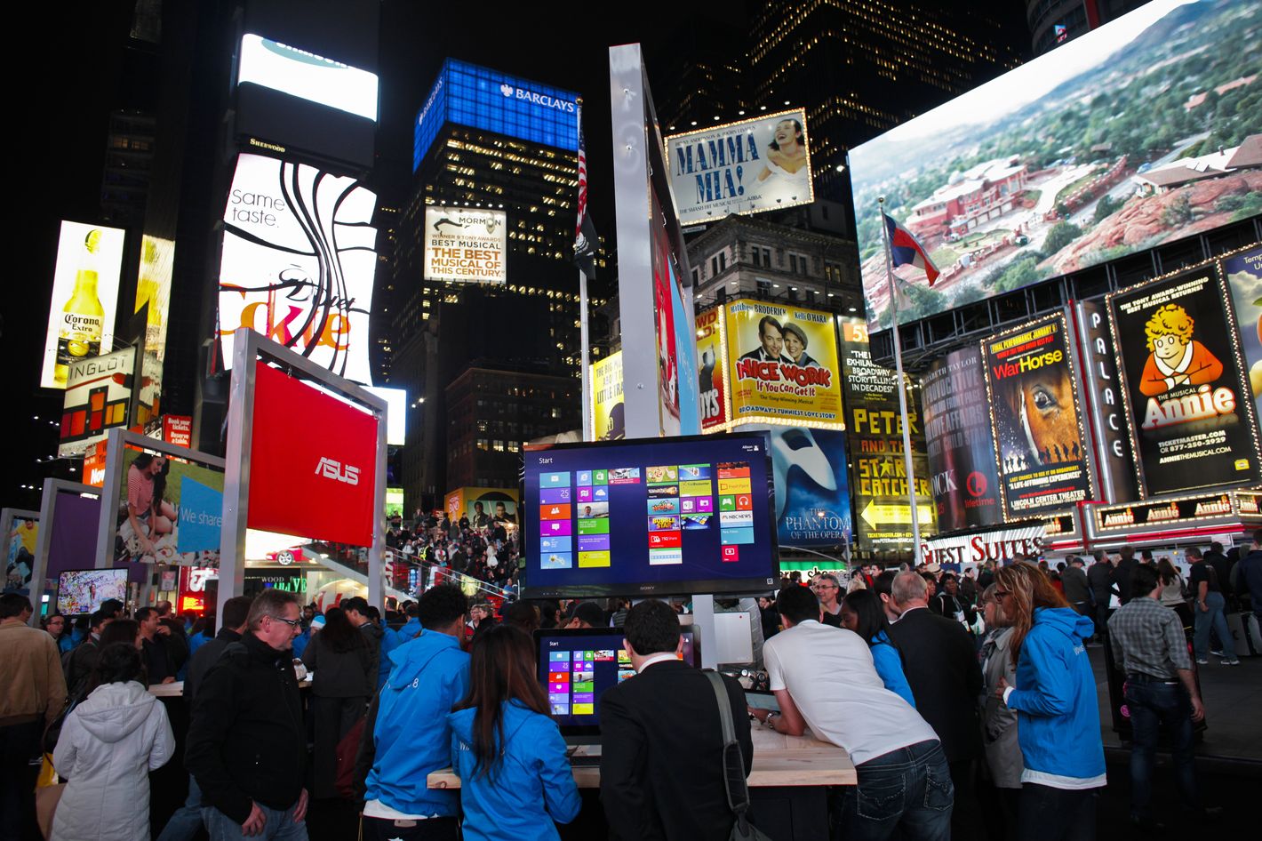 In Confusing Turn of Events, Microsoft Appears to Be Cool Again