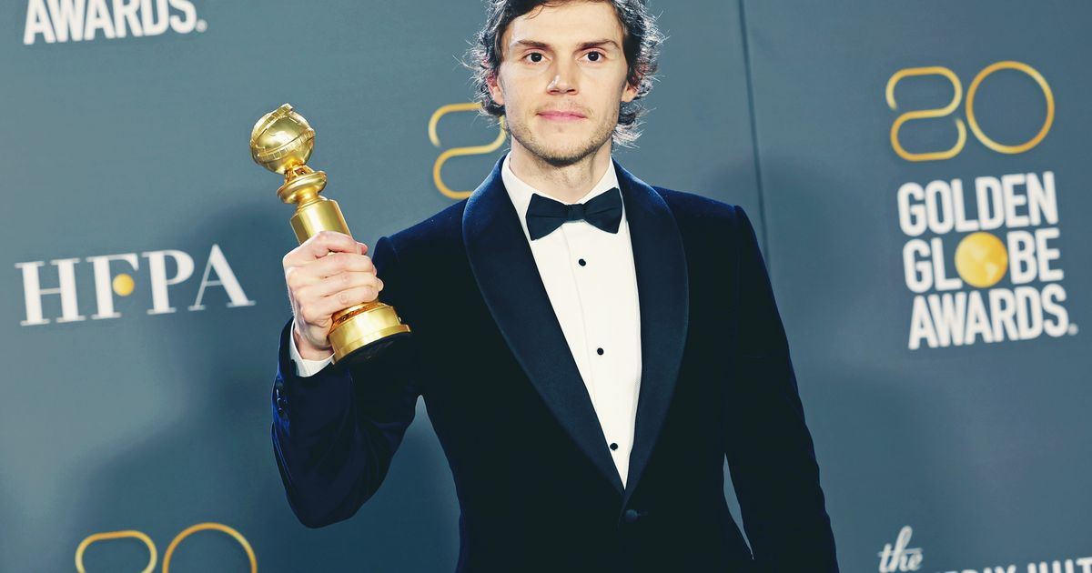 Evan Peters Wins Golden Globe for Playing Jeffrey Dahmer