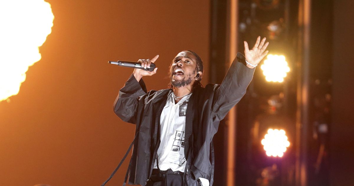 Kendrick Lamar, Bono, Dave Chapelle Open the 2018 Grammys