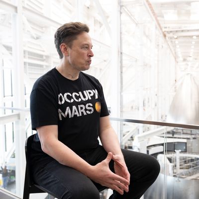 SpaceX Employees Form Bargaining Unit for Super-Rich People