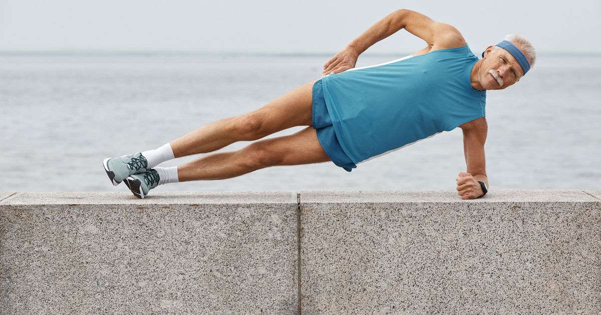 George Hood Breaks Guinness World Record for Plank Pose