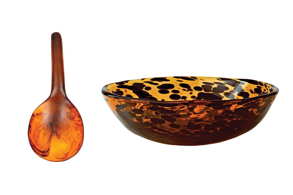 Women’s Suits, Tortoiseshell Goods, and a Shampoo Showroom