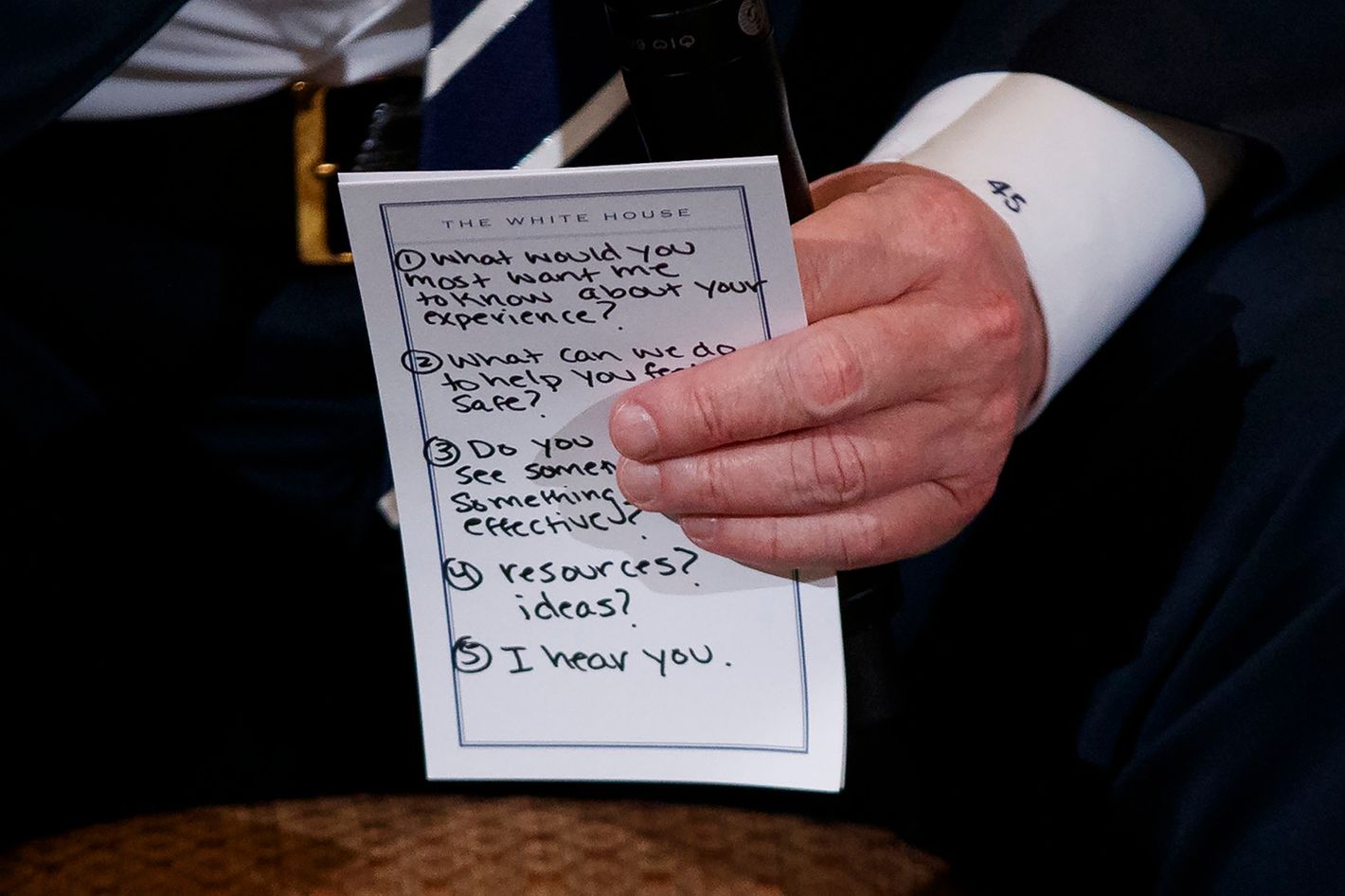 Trump Brings Note Reminding Him to ‘Hear’ Shooting Victims
