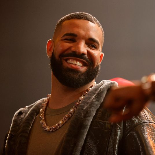 Drake’s Birthday Cake Is a Wonderful Cake Wreck