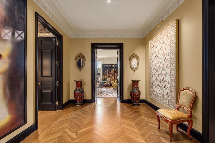 A Sutton Place Maisonette Designed by a Historian