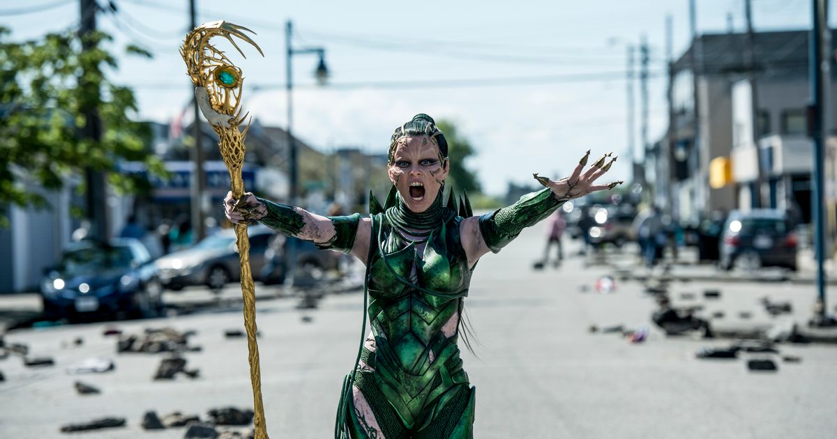 How Elizabeth Banks Transformed Into a Power Rangers Badass