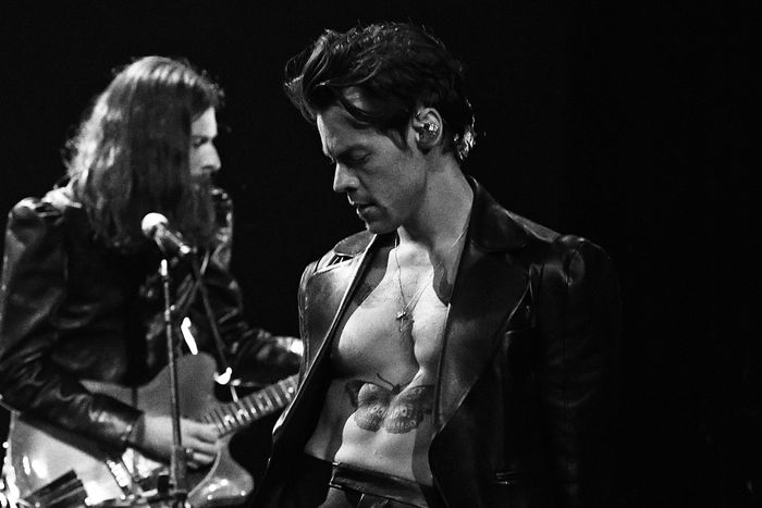 Harry Styles Grammys: Leather Suit, Feather Boa, Hell Yeah