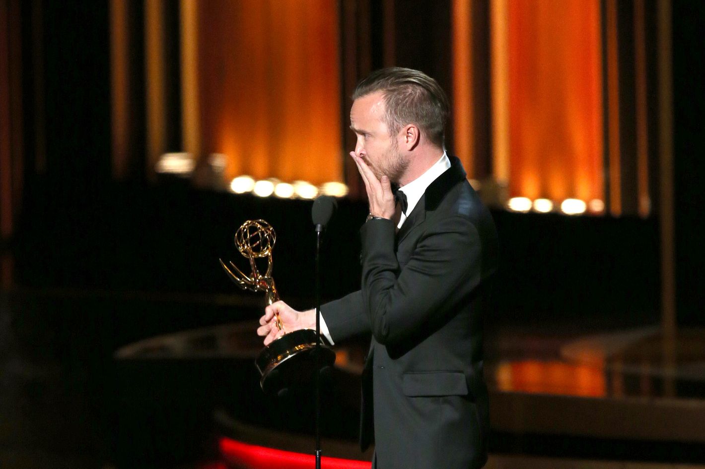 See the Breaking Bad Cast and Crew’s Hug-and-Kiss-Filled Emmys