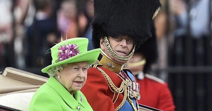 Photoshopped pictures of Queen wearing green screen suit