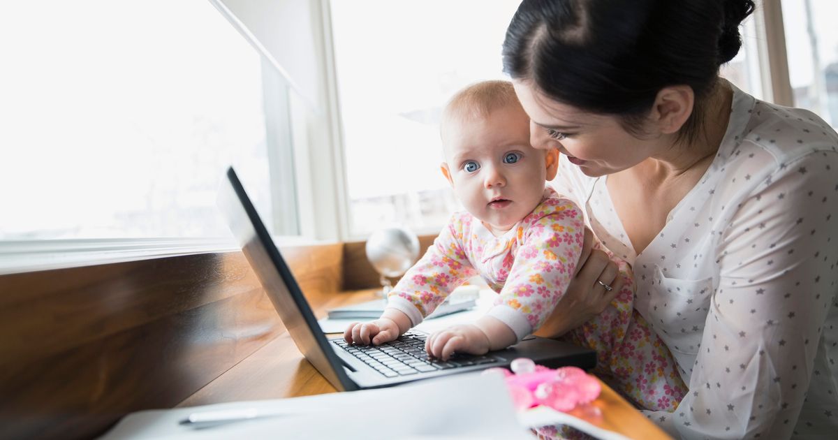 Moms Who Post on Facebook a Lot Are More Depressed