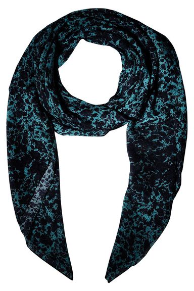 25 Lightweight Scarves for Cool Fall Mornings