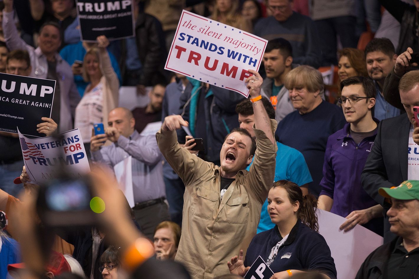 Donald Trump Cancels Chicago Rally After Clashes Between Supporters and ...