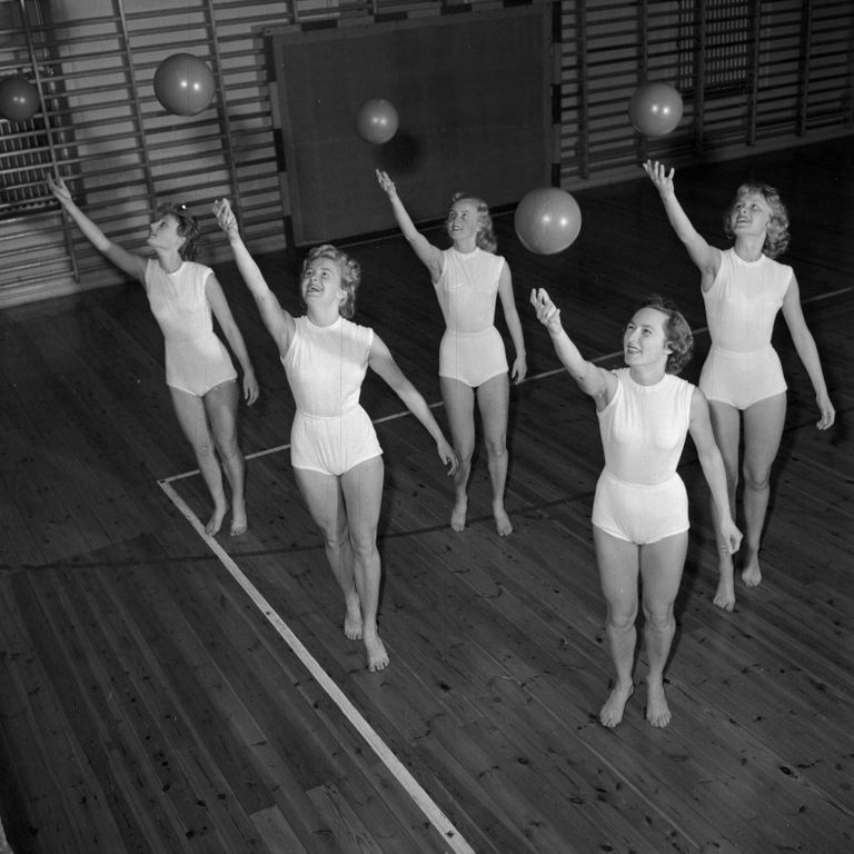 40 Vintage Ladies in Ye Olde Workout Gear