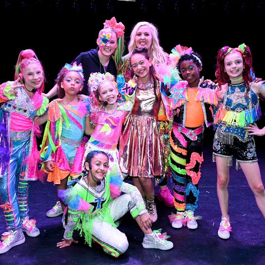 See Julia Louis-Dreyfus Smoke an E-Cigarette Like a Boss