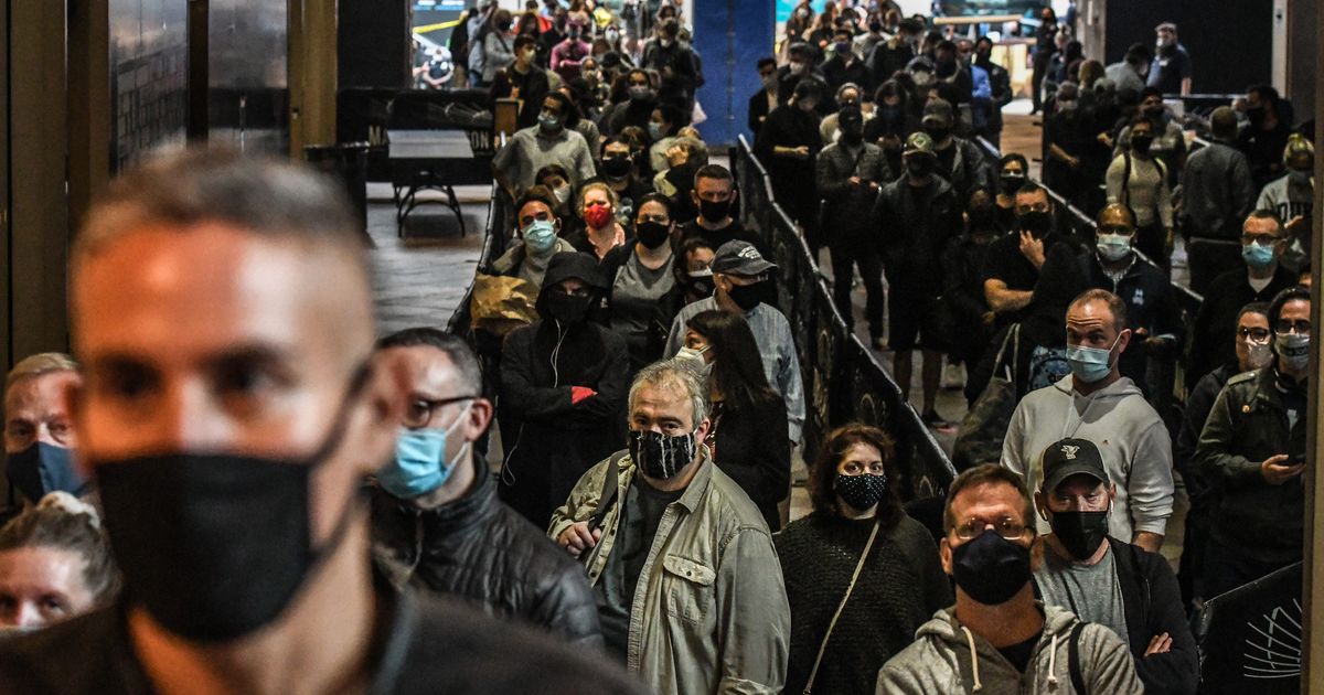 2020 Election: New Yorkers Brave Long Lines to Vote