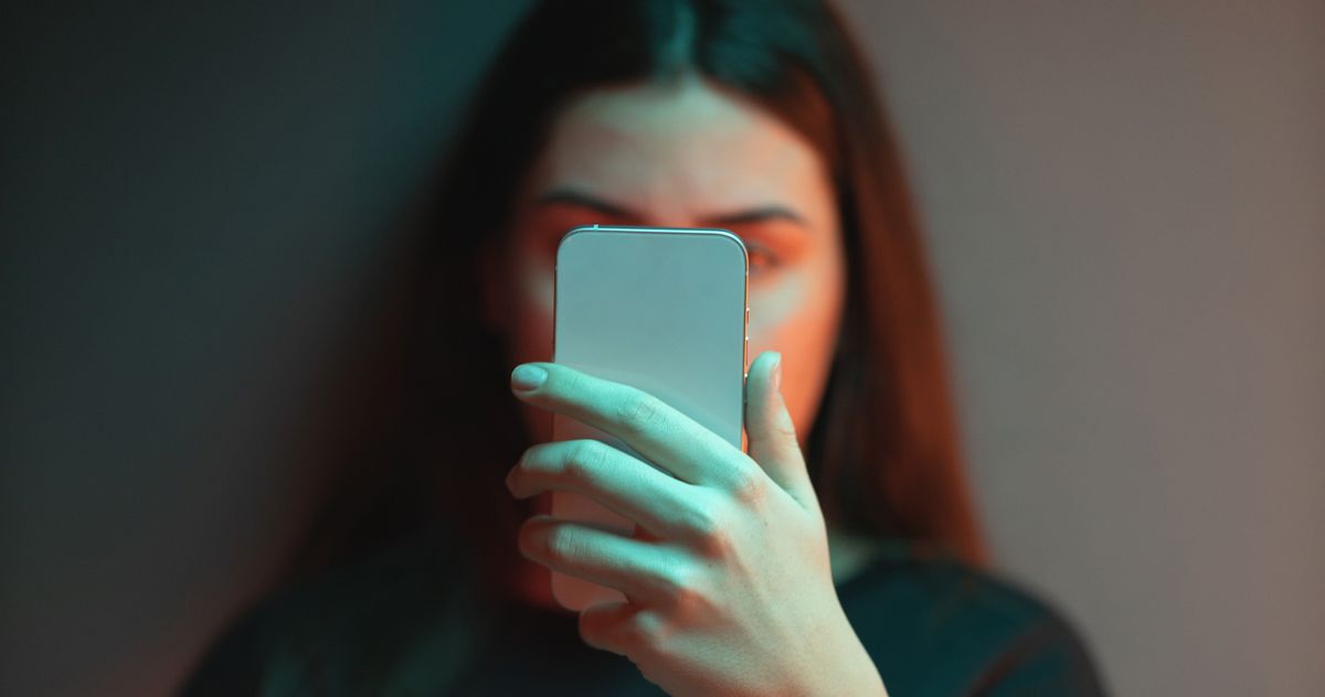 Psychologists Explain Your Phone Anxiety