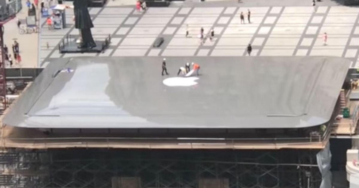 Apple Store Chicago Roof Shaped Like MacBook