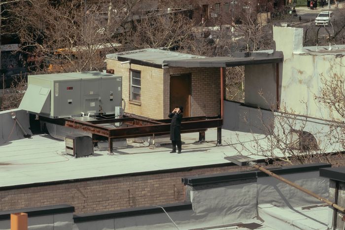 New Yorkers Watching the Solar Eclipse: See Photos