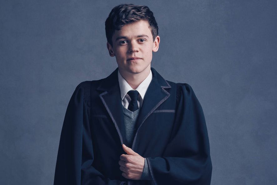 Here Are Your Awkward Family Photo-Style First Looks at Harry Potter ...