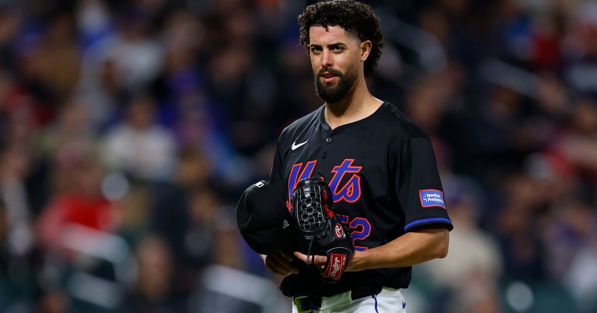 The Mets Are So Bad Jorge López Threw His Glove Into Stands