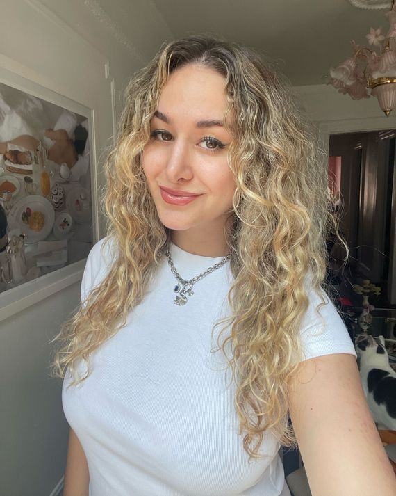 We Tried Shakira’s Hair-care Brand, Isima, on Our Curls