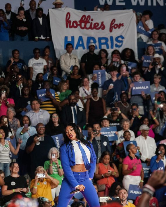 Atlanta Turns Out for Kamala Harris’s Biggest Rally Yet