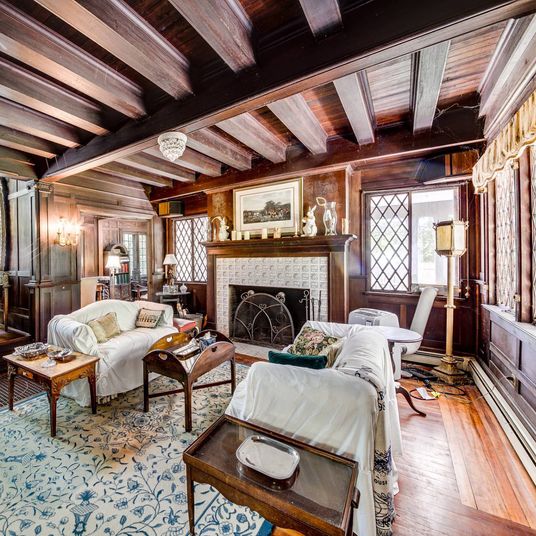 Inside a Paper Magazine Bigwig’s Old-Meets-New-World Home