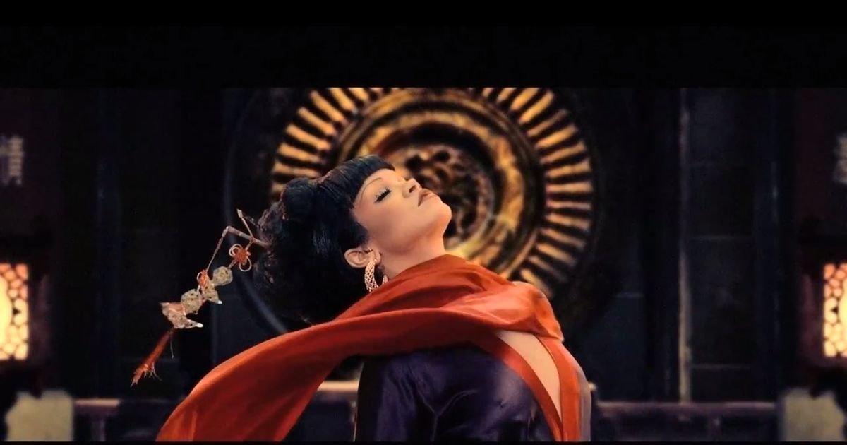 All the Looks From Coldplay’s New ‘Princess of China’ Video, Featuring ...