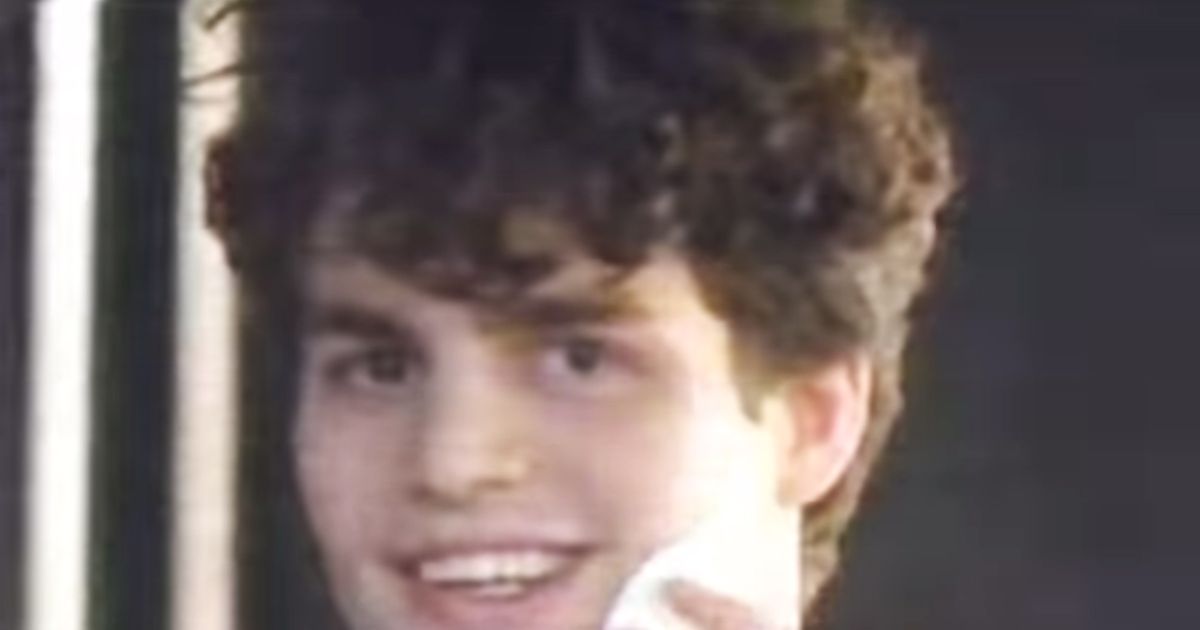 A Good Vintage Ad: Mark Ruffalo Sprints Away From Acne in 1989