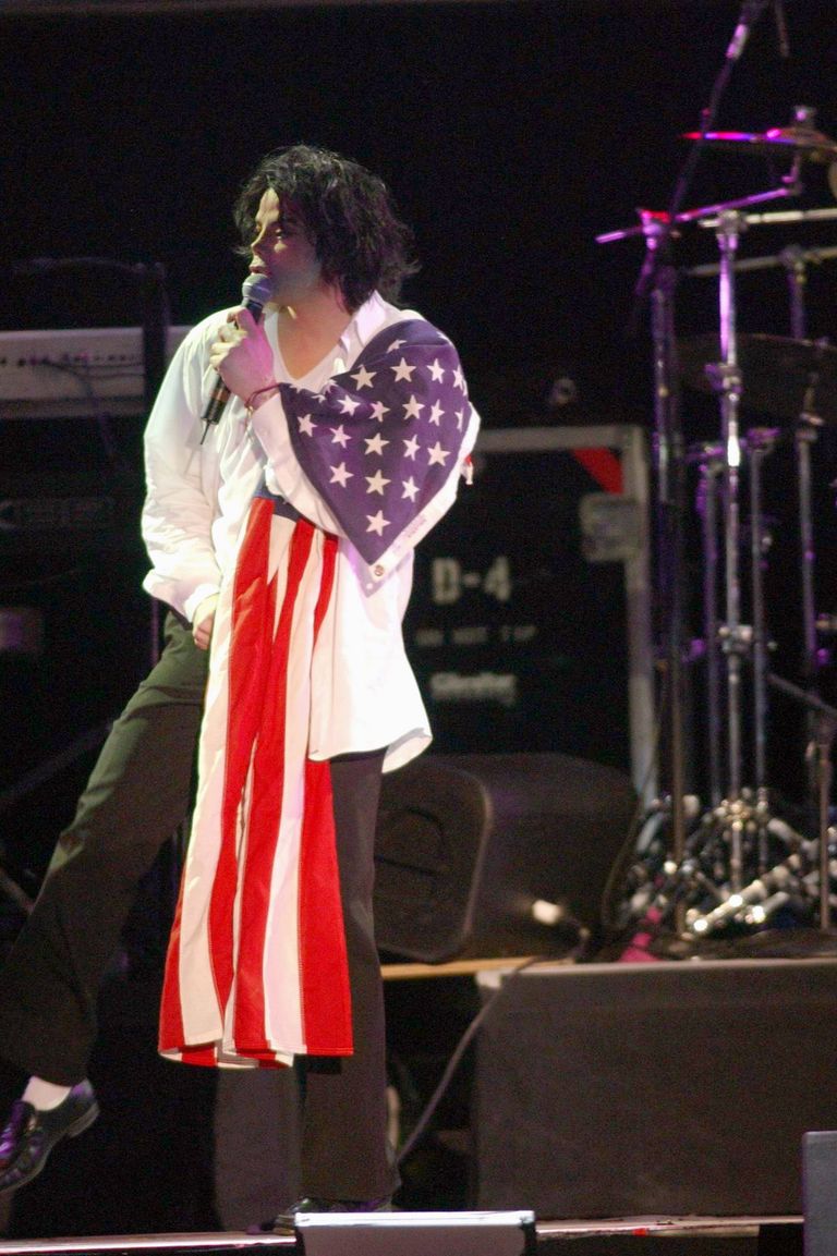 25 Patriotic Celebrities Wearing Flags