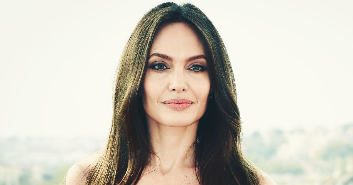 Angelina Jolie Had Bells Palsy Before Brad Pitt Divorce
