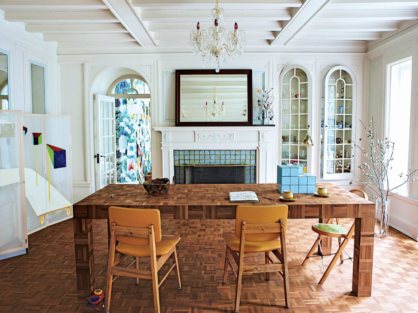 Tour a Suburban House With Avant-garde Touches