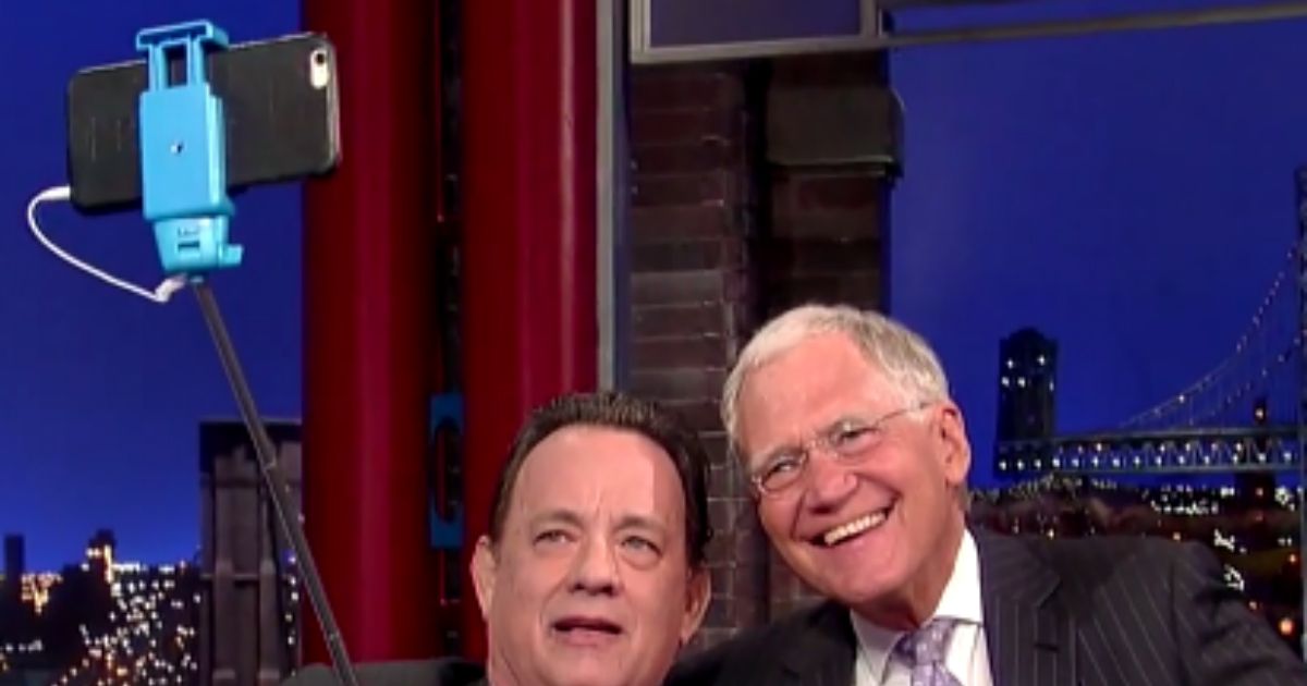 Tom Hanks Takes a Selfie With a Golf Club on Letterman