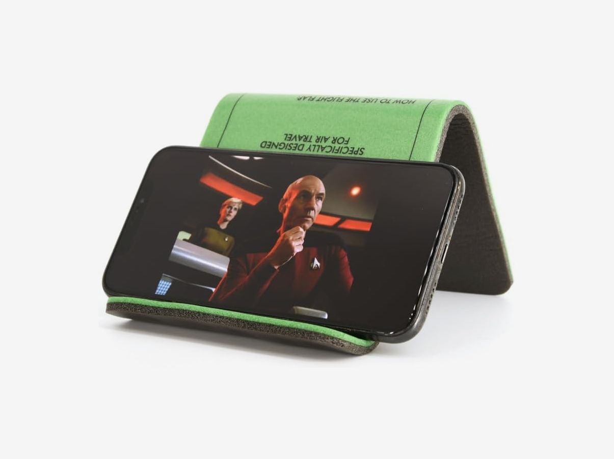 Flight Flap Phone Holder Review 2023 | The Strategist