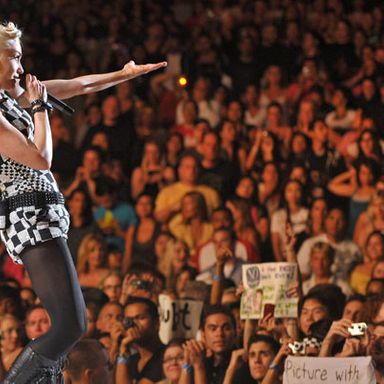Slideshow: Gwen Stefani’s Best No Doubt Fashion Moments