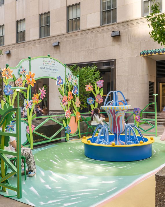 Van Cleef & Arpels Launches Rockefeller Center Installation