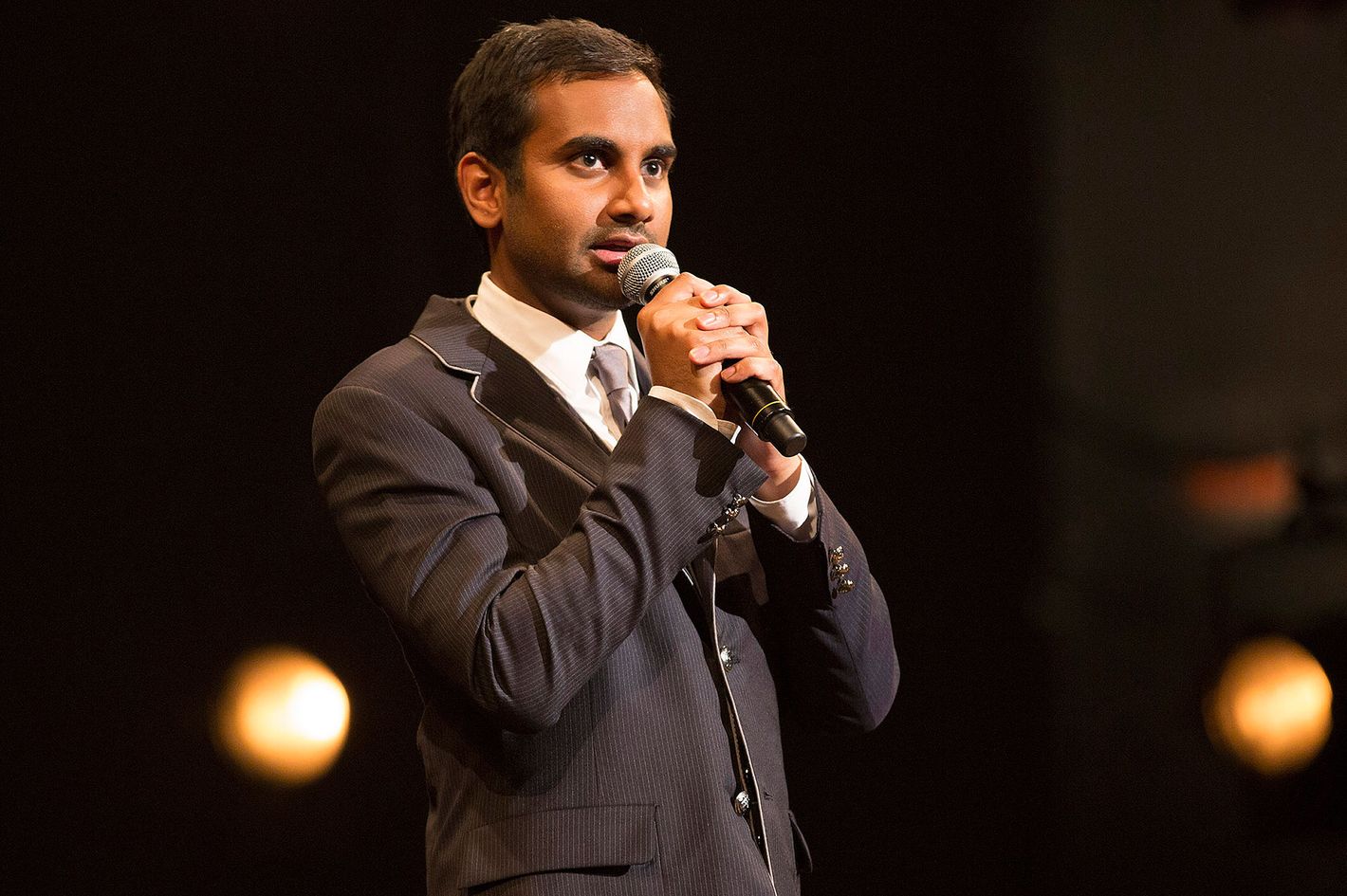 Aziz Ansari Fidanzata Becky Aziz Ansari Steps Out With Girlfriend