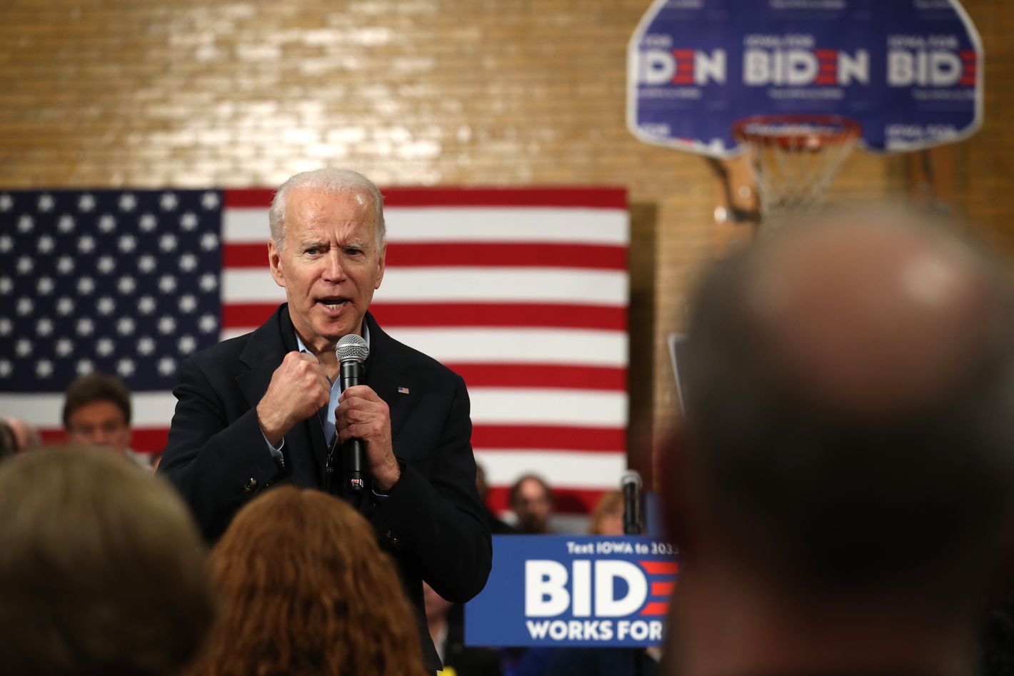 The Democratic Candidates Stand Apart on Standing Together
