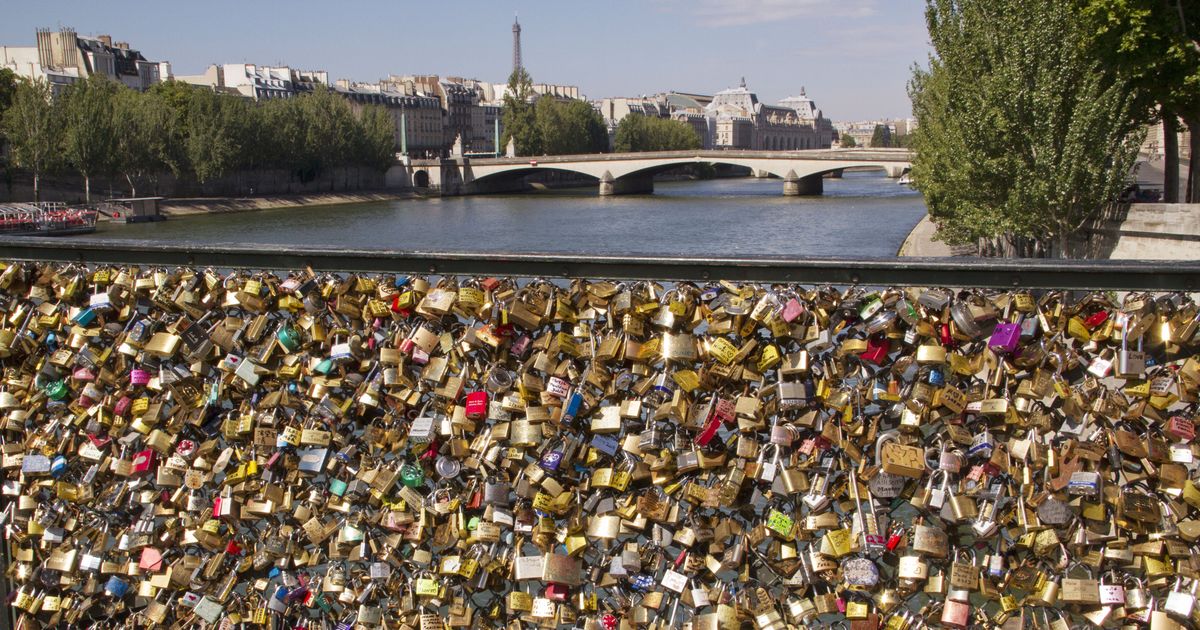 Paris Bridge Collapses From Weight of Love Locks