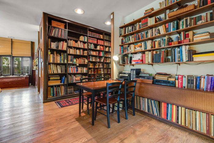 Frank Lloyd Wright–Inspired House in Jamaica Estates Queens