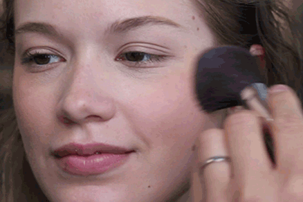 GIF Lesson: How to Correctly Apply Bronzer