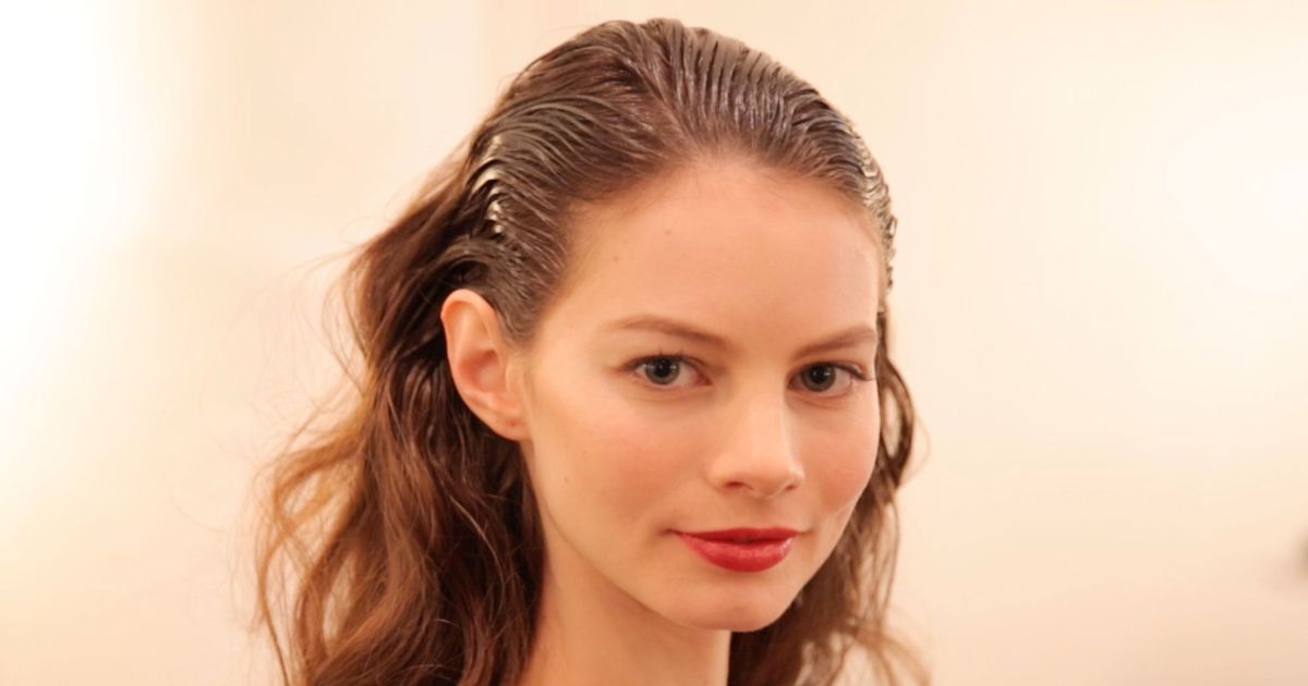 How to Have Greasy Hair and Not Look Crazy