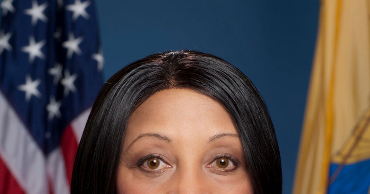 Sheila Oliver Wants to Make Cory Booker Fight for His Base