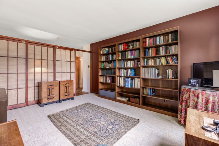 Frank Lloyd Wright–Inspired House in Jamaica Estates Queens