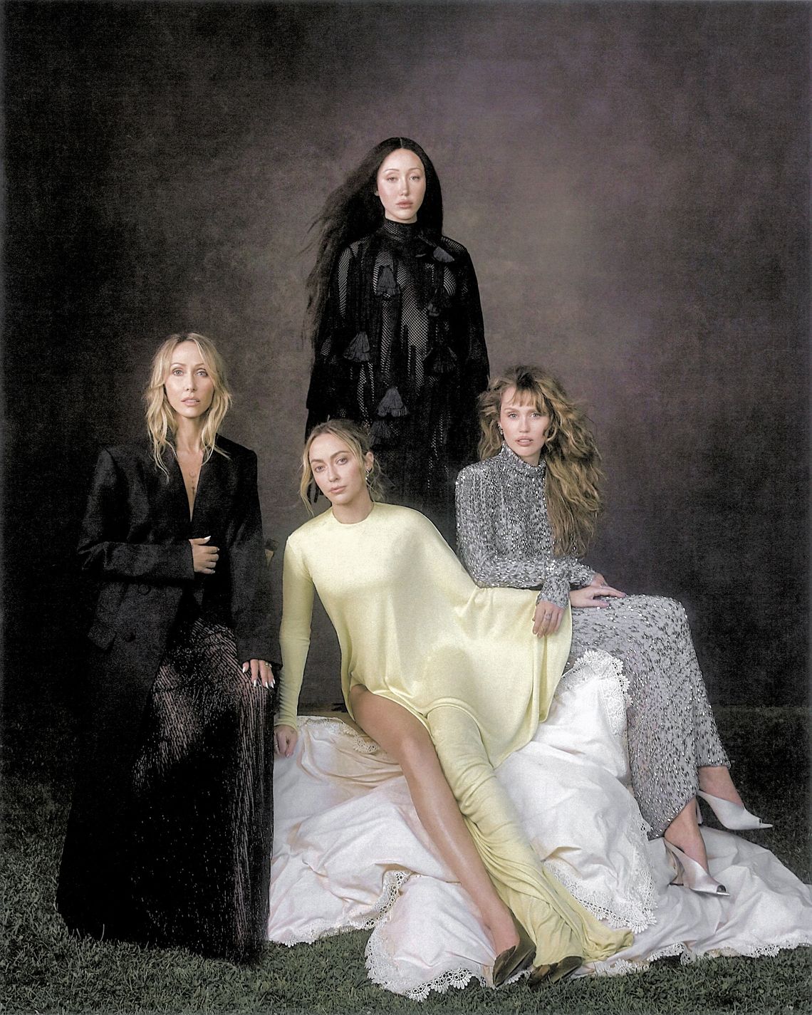 The "Cyrus Women" on the Cover of The Cut - Celebria - ATRL