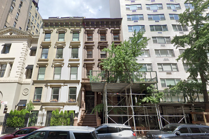 Michael Loeb Lawsuit Claims Gold Wallpaper Damaged by Leak