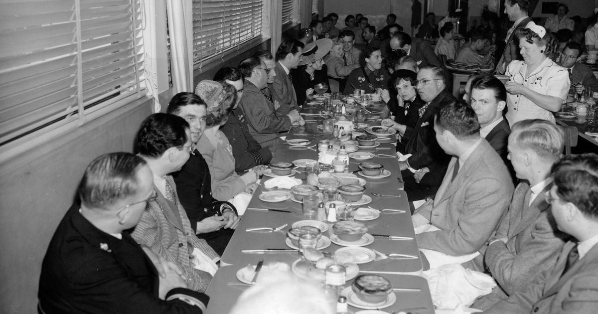 Why Do Restaurants Still Use Communal Tables?